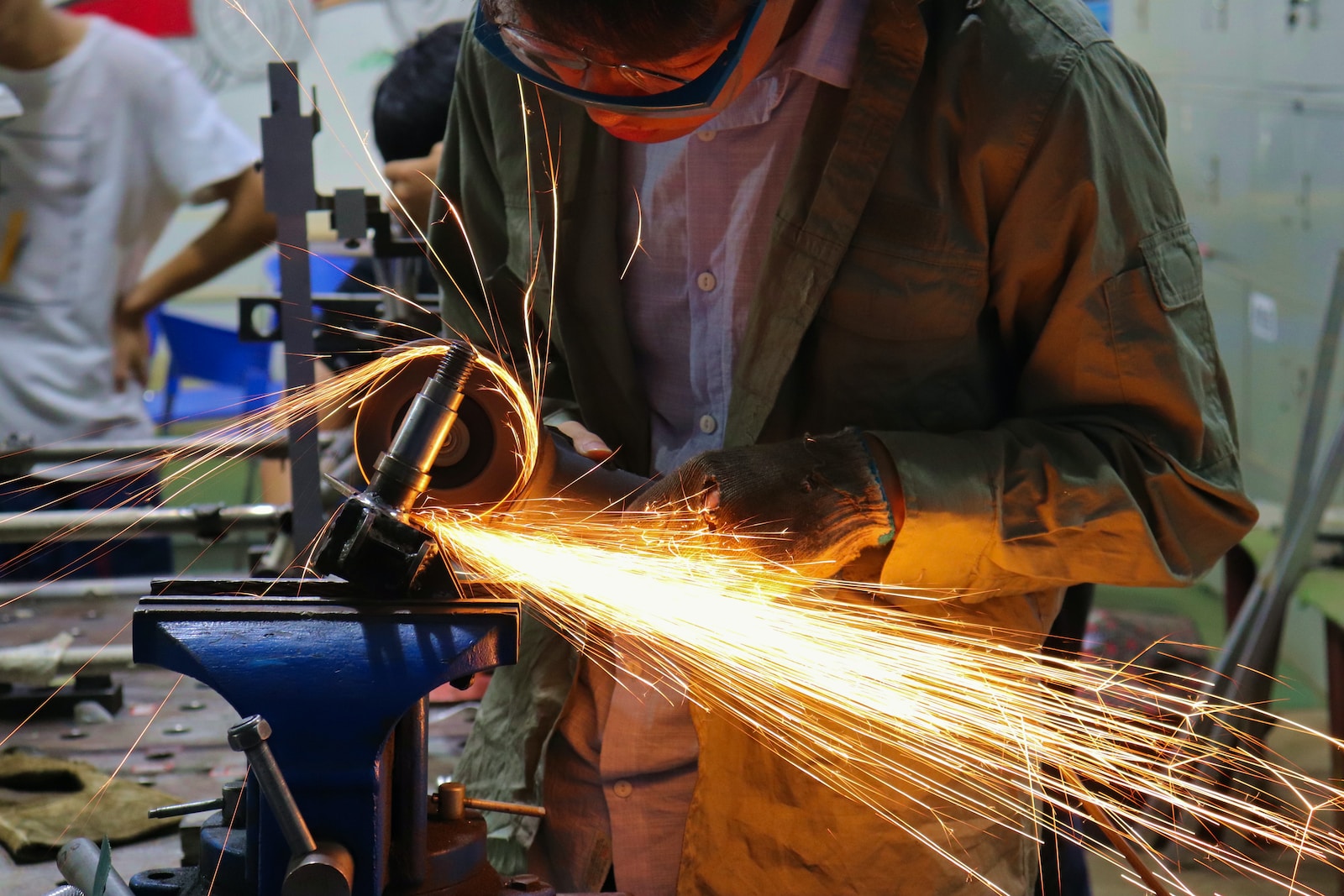 China’s Manufacturing Slump Continues into December - Retail News & More